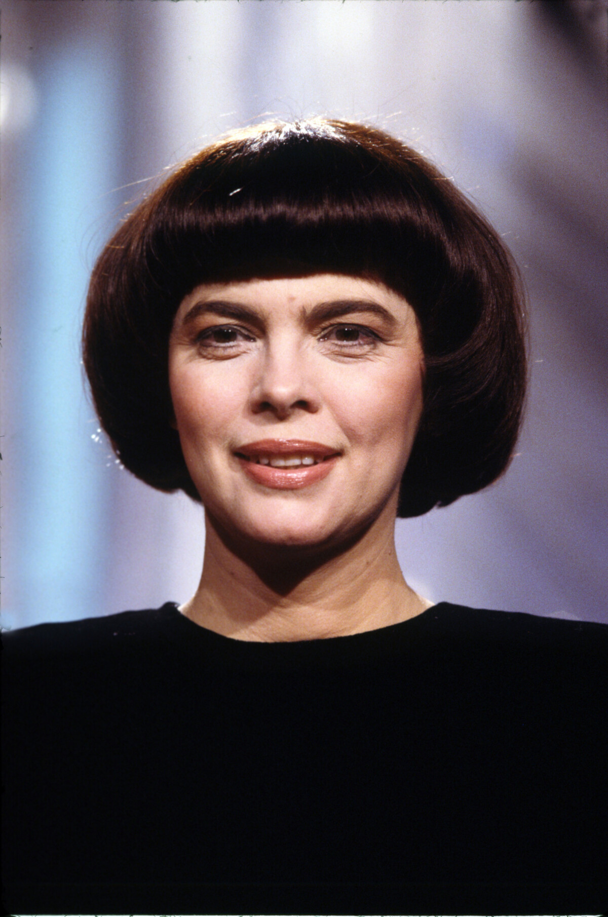 Photo : Portraits de diverses personnalités - Mireille Mathieu 1988 ...
