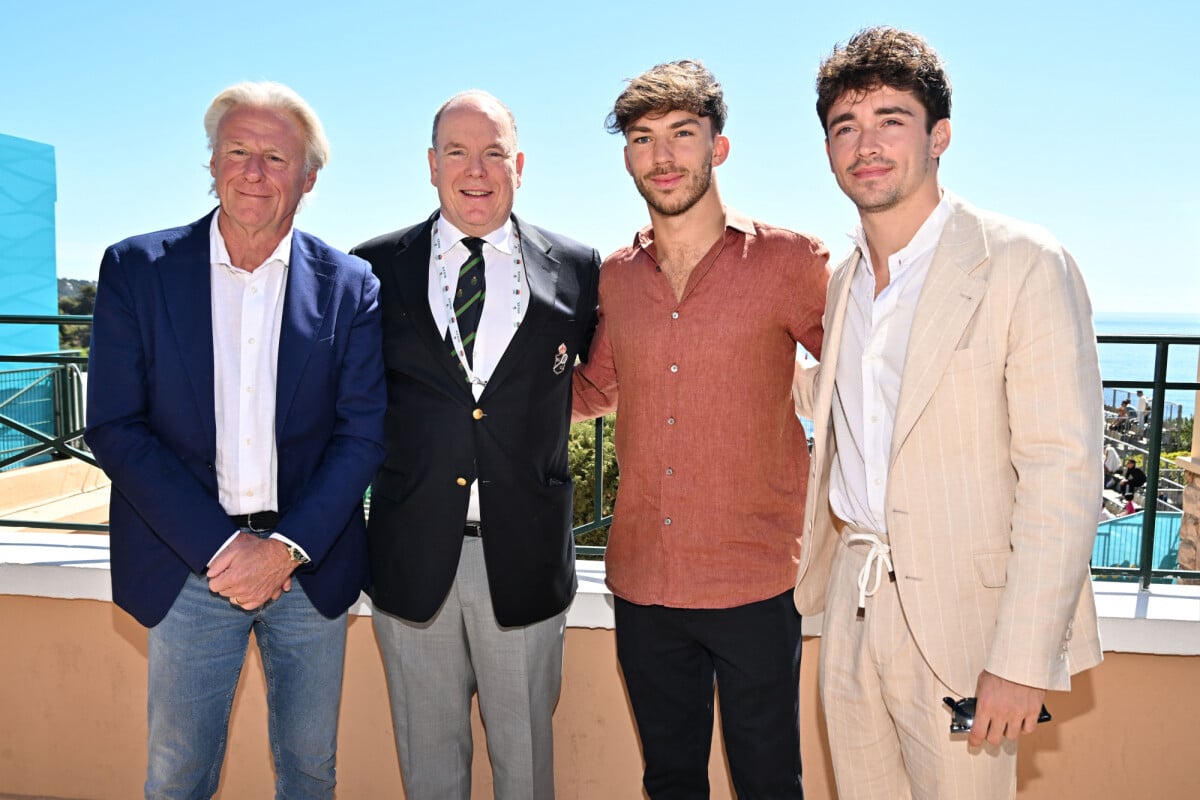 Photo : Charles Leclerc et Pierre Gasly avec leurs compagnes au concert ... Photo : Charles Leclerc et Pierre Gasly avec leurs compagnes au concert ...