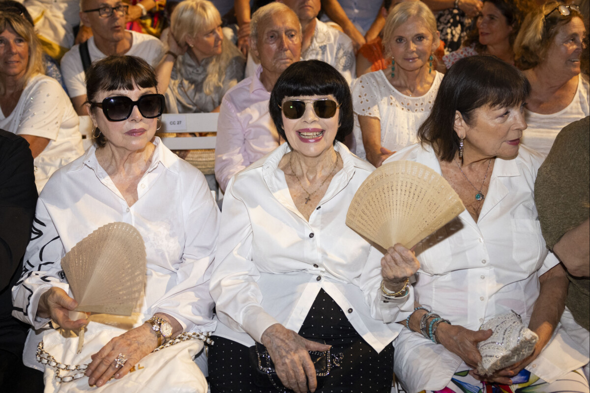 Photo : Devant Mireille Mathieu et ses soeurs Exclusif - Mireille ...