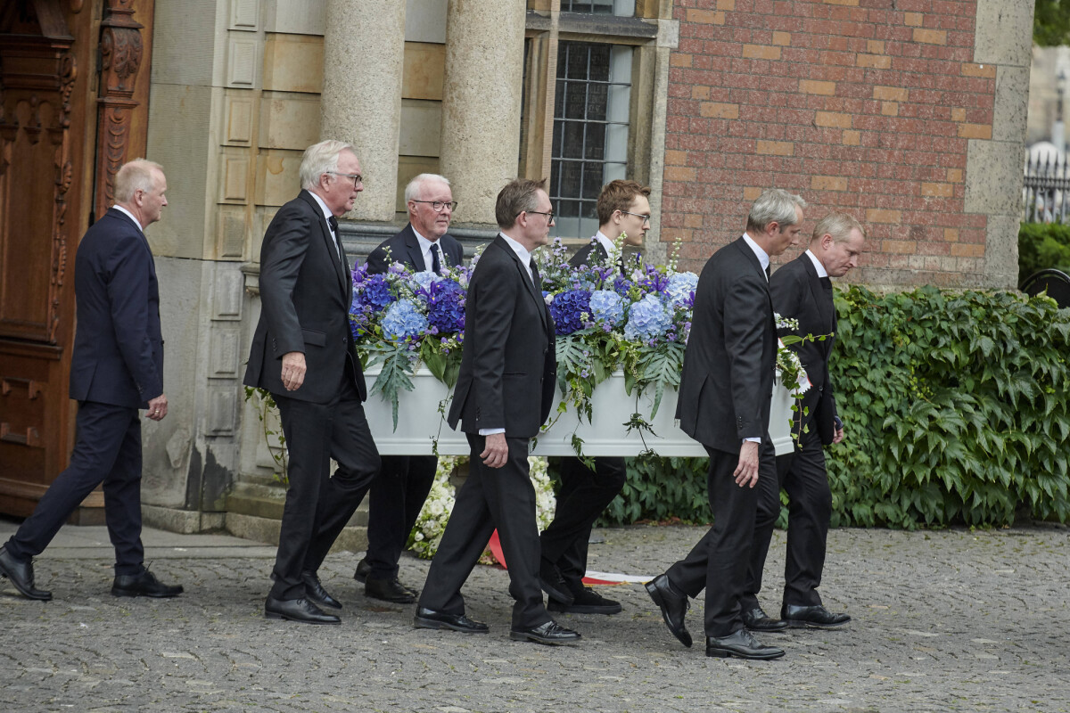 Photo : La famille royale du Danemark assiste aux funérailles de Per ...