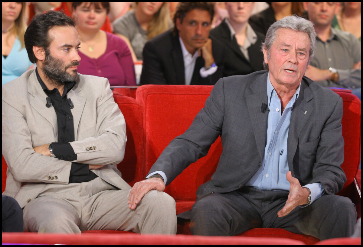 Photo : Alain Delon et son fils aîné Anthony Delon. dans l'émission Vivement dimanche ...