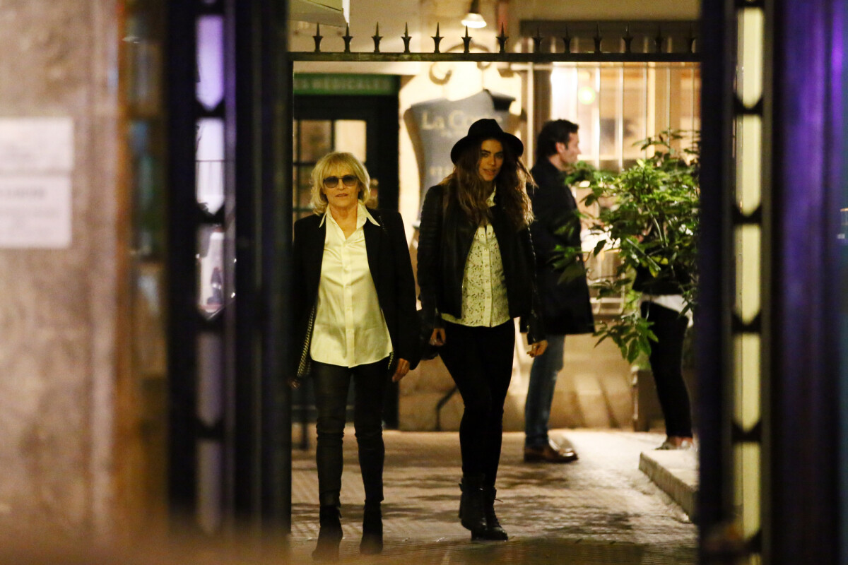 Photo : Nathalie Delon, Alyson Le Borges - Sorties du restaurant ...