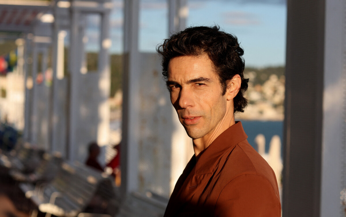 Photo : Tahar Rahim au photocall du film "Monsieur Aznavour" dsans le ...