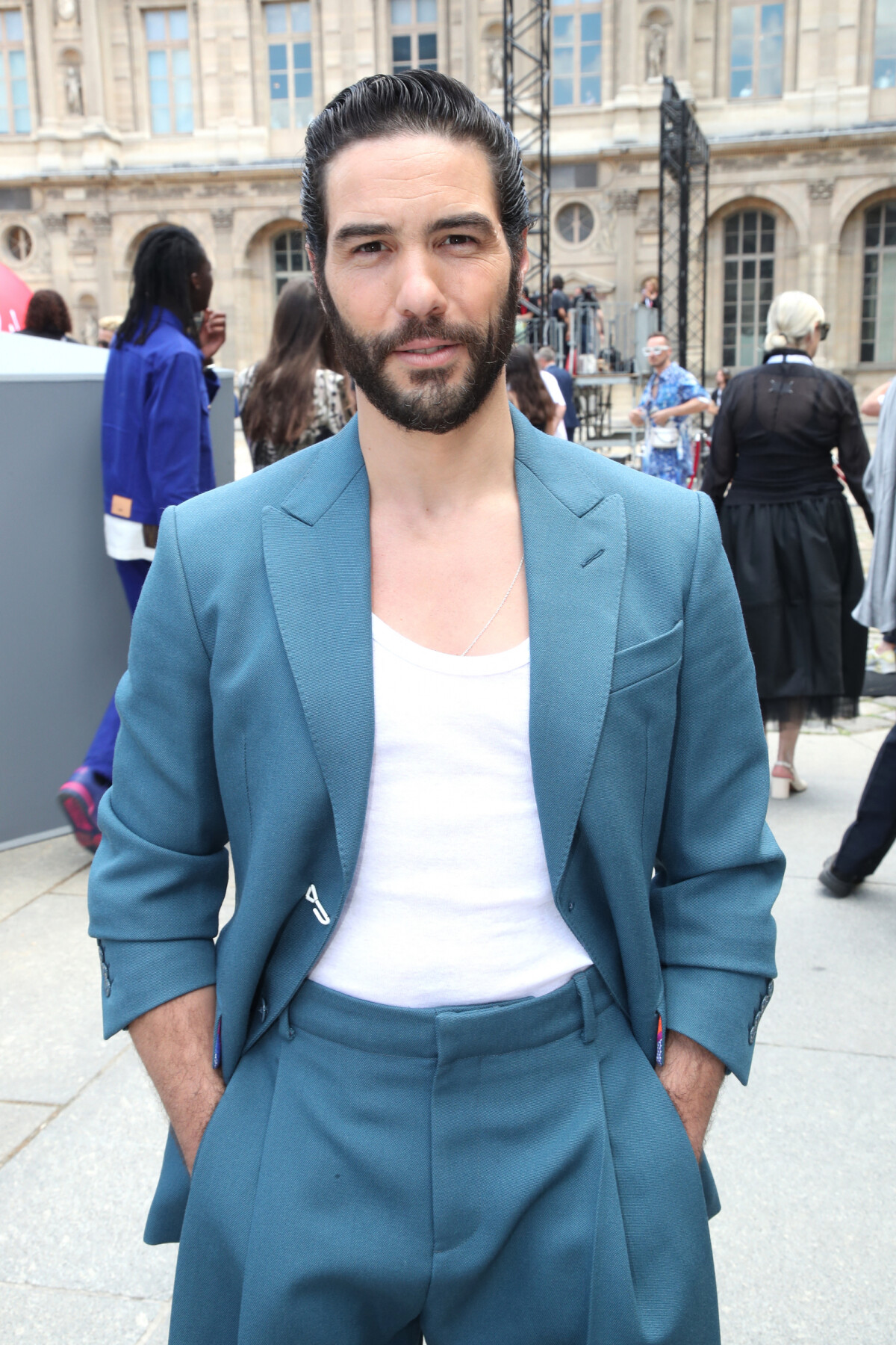 Photo : Tahar Rahim lors du défilé de mode Homme printemps-été 2023 ...