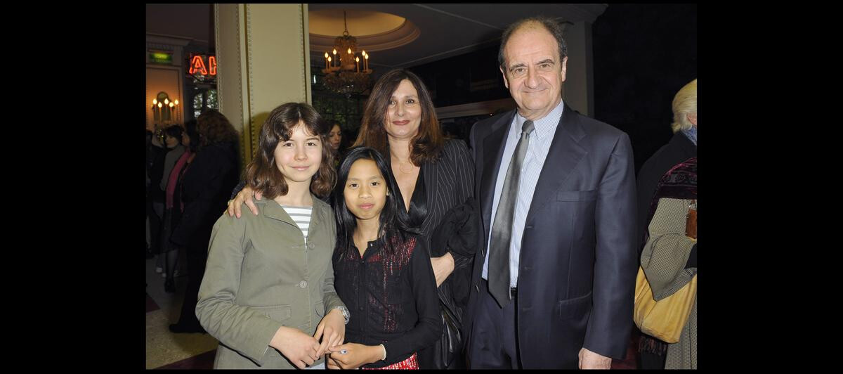 Photo : Pierre Lescure en famille lors de la première du spectacle ...