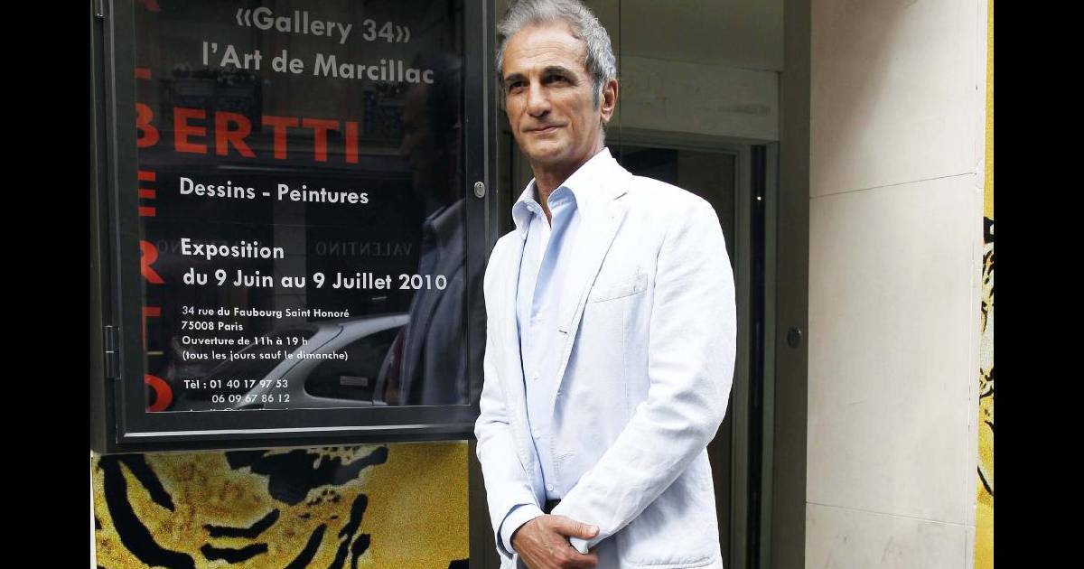 Alberto Bertti au vernissage de son exposition, le 8 juin 2010 ...