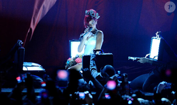 Photo : Rihanna sur la scène de l'édition 2010 des MTV Europe Music ...