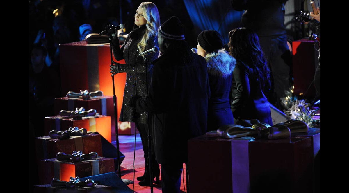 Photo : Jessica Simpson chante durant un concert pour les fêtes de fin ...