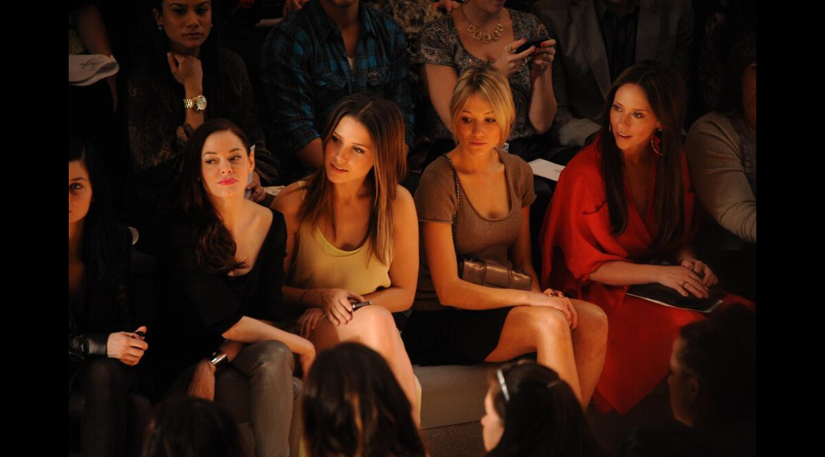 Photo : Jennifer Love hewitt sur le front-row du défilé Max Azria ...