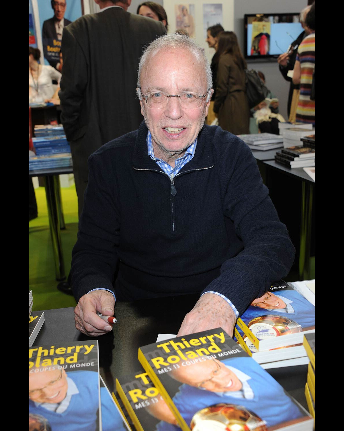 Photo : Thierry Roland au Salon du Livre, les 19 et 20 mars 2011, à la ...