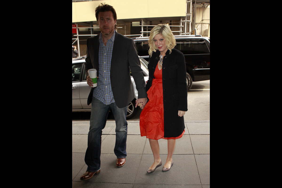Photo : Tori Spelling et son mari Dean McDermott à New York le 4 avril ...