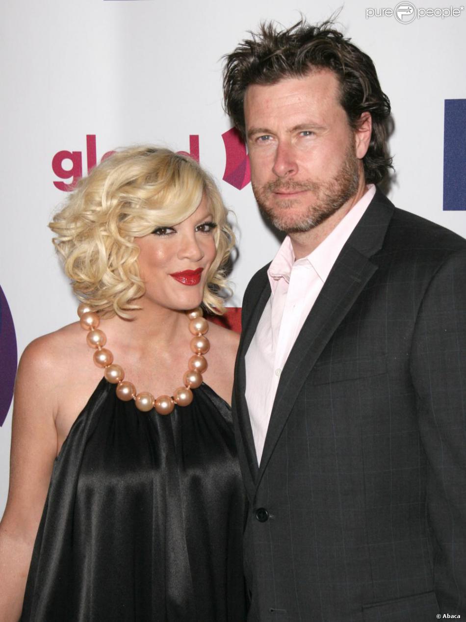 Tori Spelling et son mari Dean McDermott lors du 22e gala Glaad Media ...