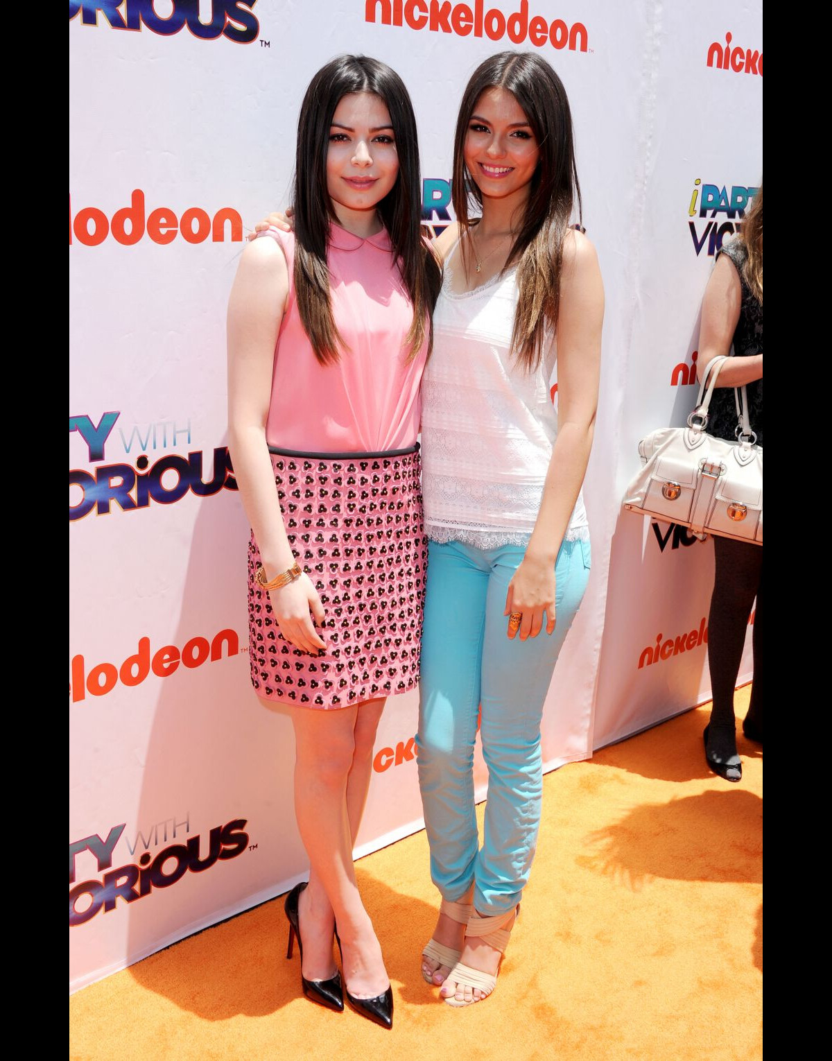 Photo : Miranda Cosgrove et Victoria Justice assistent à l'avant ...