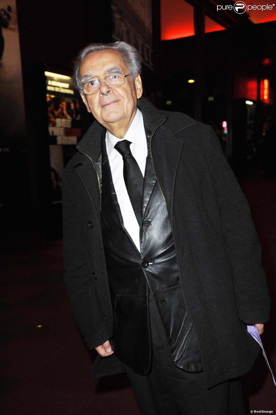 Bernard Pivot arrive au concert de Pierre Perret à l'Olympia, le 28 ...