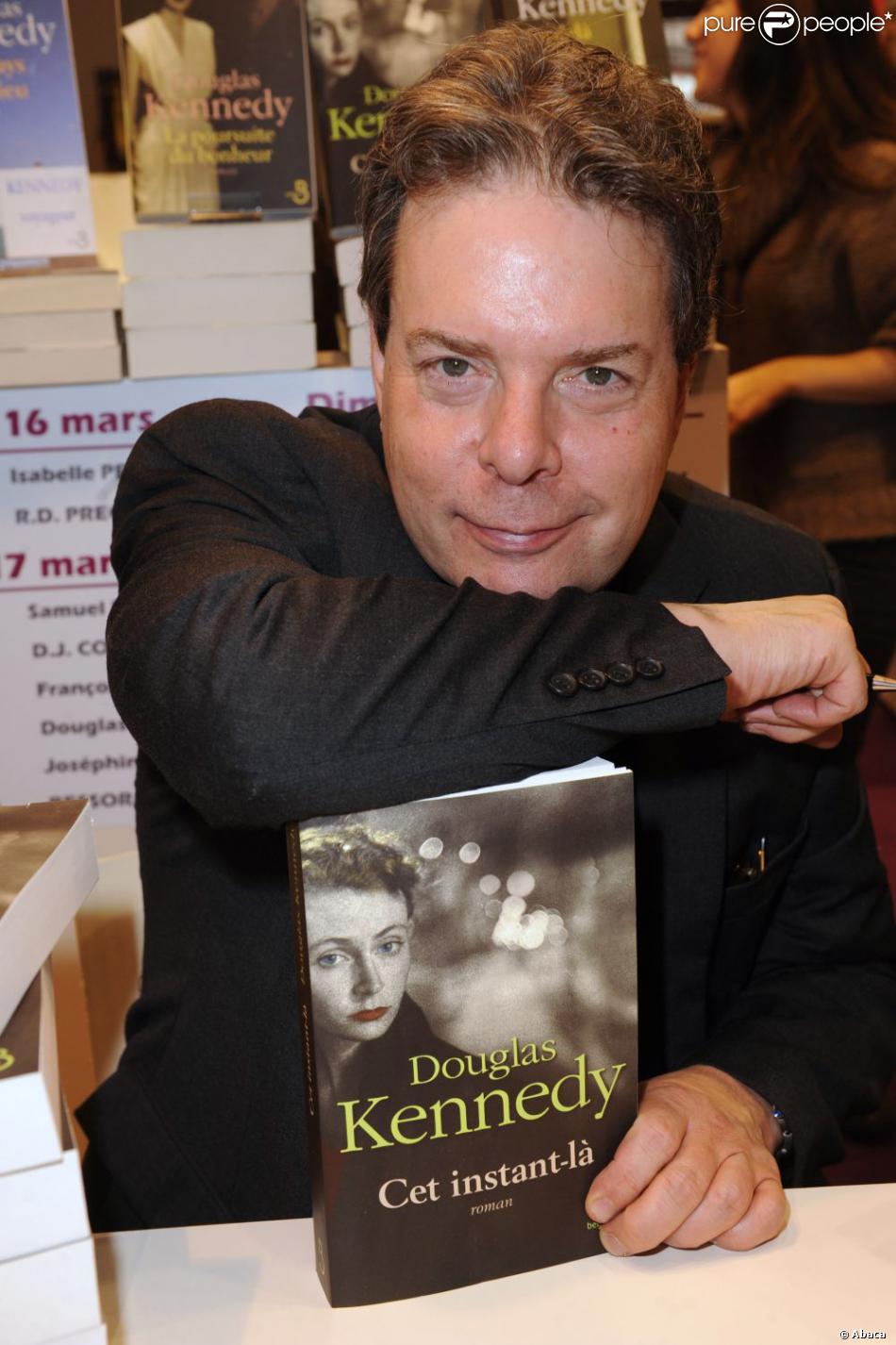 Douglas Kennedy au Salon du Livre à Paris le 18 mars 2012 - Purepeople