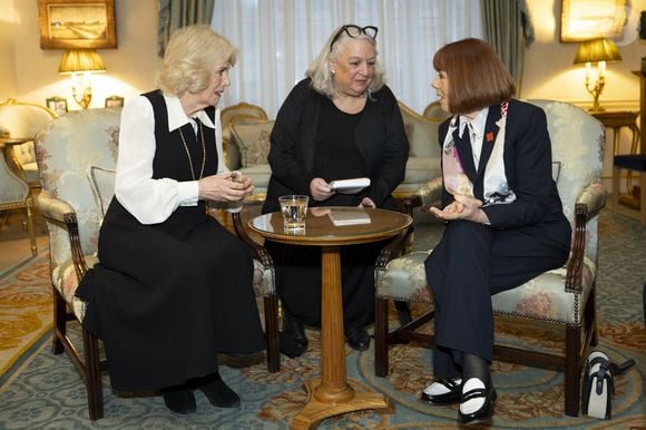 Photo : La reine Camilla (à gauche) reçoit Madame Gisèle Pelicot (au ...