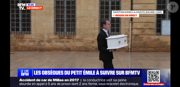 Le petit Emile accueilli et porté par sa famille à l'église, ses ...