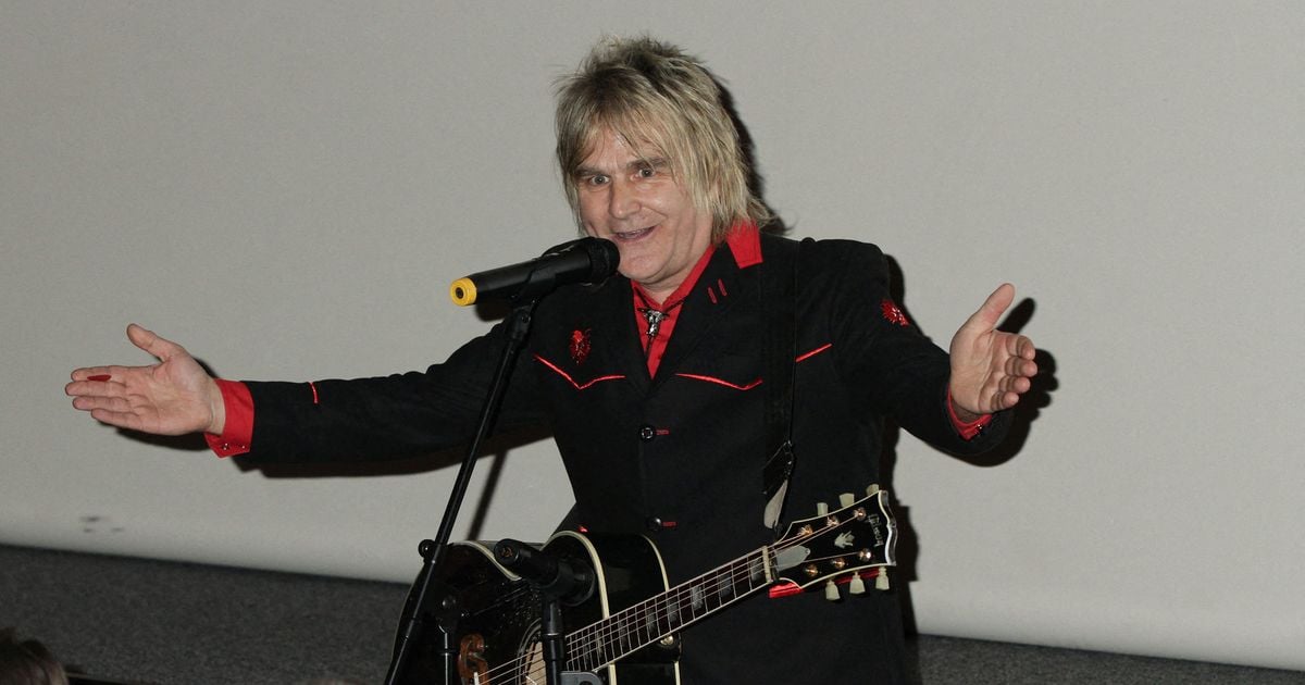 Chanteur d'un célèbre groupe des années 80 encensé par Bono (U2), cet ...