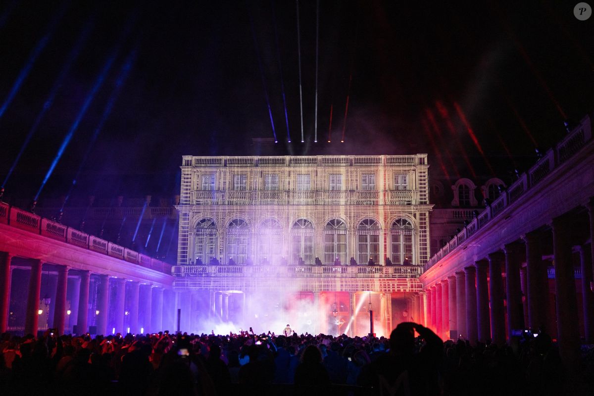 Photo : Michael Canitrot en concert gratuit au Palais Royal à Paris ...