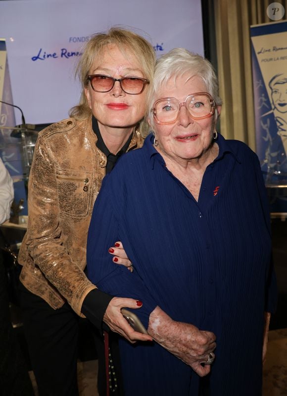 Line Renaud entourée de ses "filles" Muriel Robin et Claude Chirac pour ...