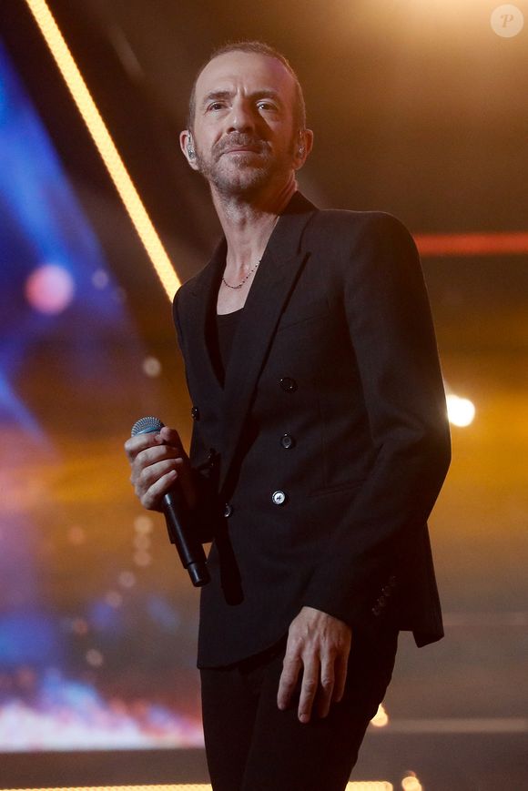 Nina, la fille de Calogero, ne fait pas que lui ressembler : à 22 ans ...