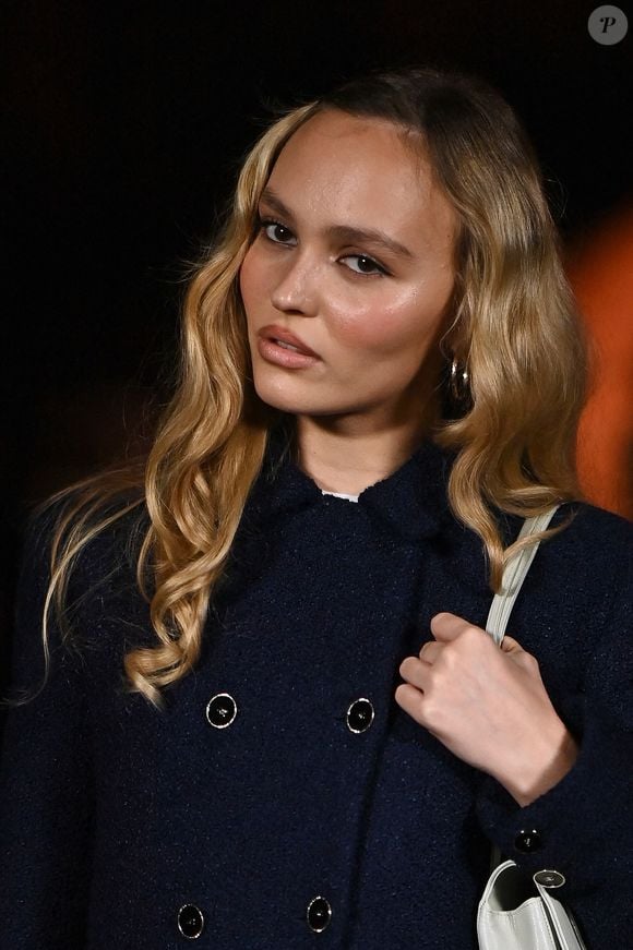 Photo : Lily Rose Depp assiste au défilé Chanel Womenswear printemps ...