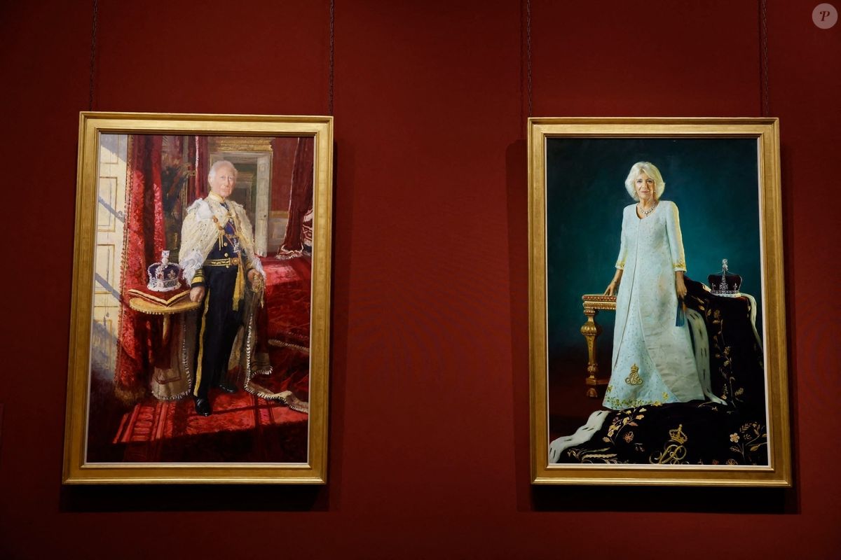 Photo : BGUK_3233805 - London, UNITED KINGDOM - The two new paintings ...