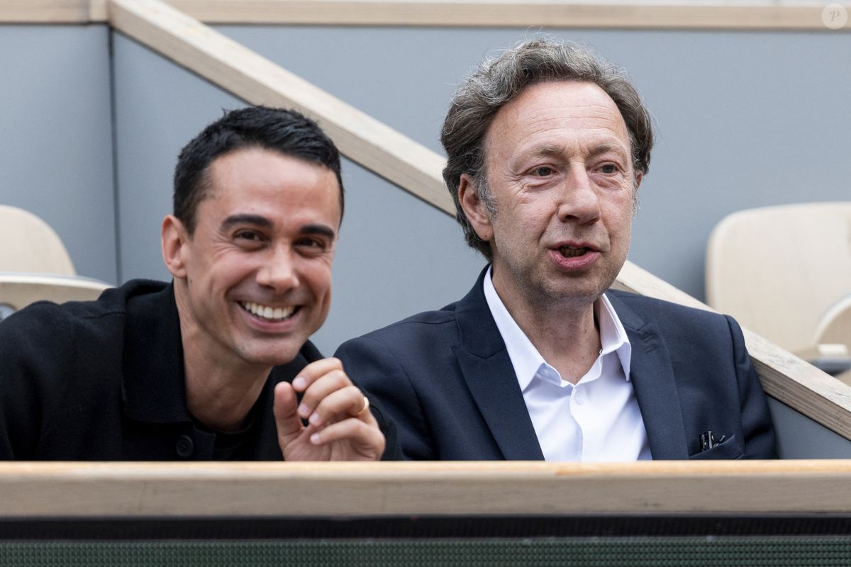 Photo : Stéphane Bern et son compagnon Yori Bailleres dans les tribunes ...
