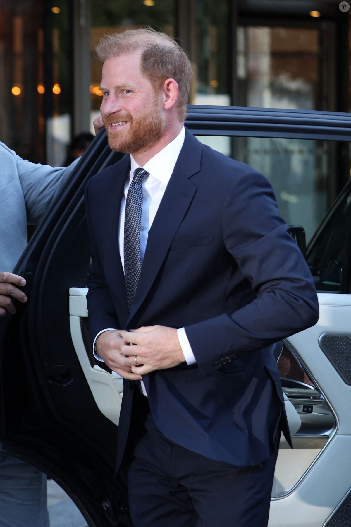 Photo : Le prince Harry arrivant à l'hôtel du Royal Lancaster à Londres ...