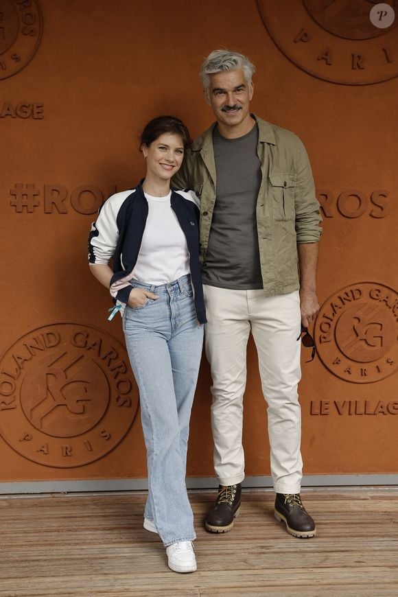 Adil Rami et sa compagne Louana Franco non loin d'un couple d'acteurs ...