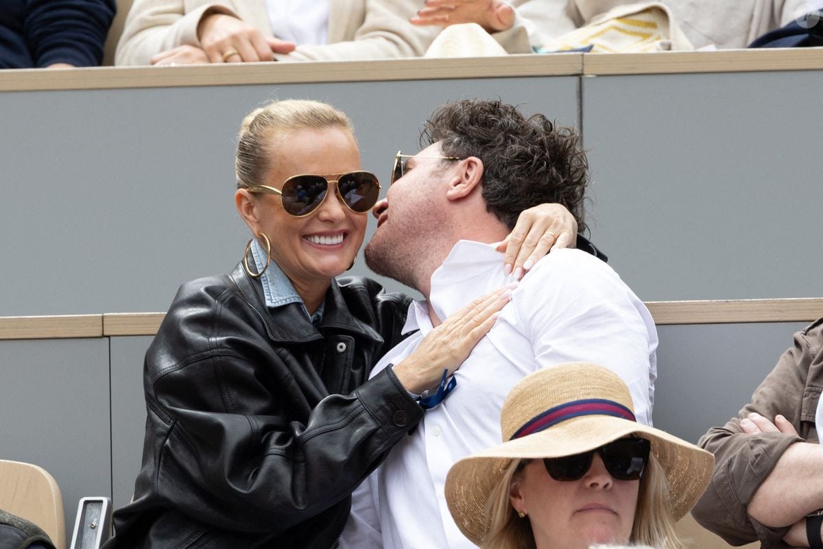 Photo : Laeticia Hallyday et son petit ami Frédéric Suant en tribune ...