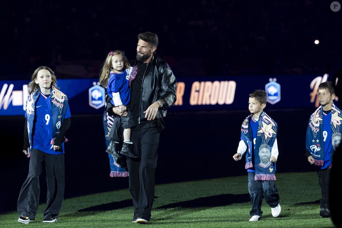 Photo : Olivier Giroud, entouré de ses enfants Aria, Aaron, Evan et ...