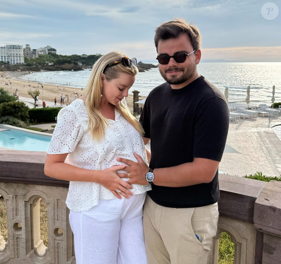 Gauthier Le Bret (CNews) pose à la plage avec sa femme Eloïse, très ...