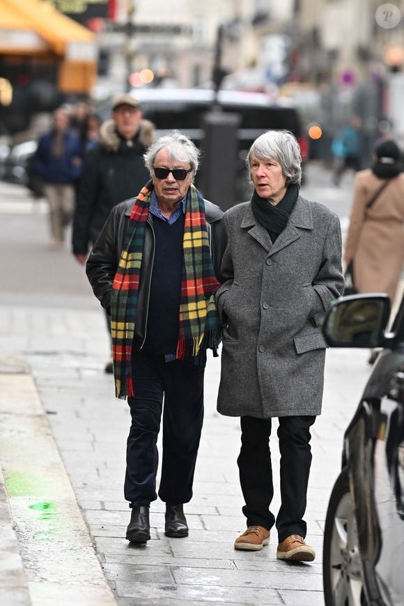 Photo : Il est venu rendre hommage à sa consoeur. Hervé Vilard aux ...