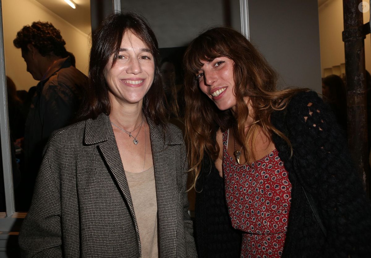 Photo : Les soeurs Charlotte Gainsbourg et Lou Doillon fières de leur ...