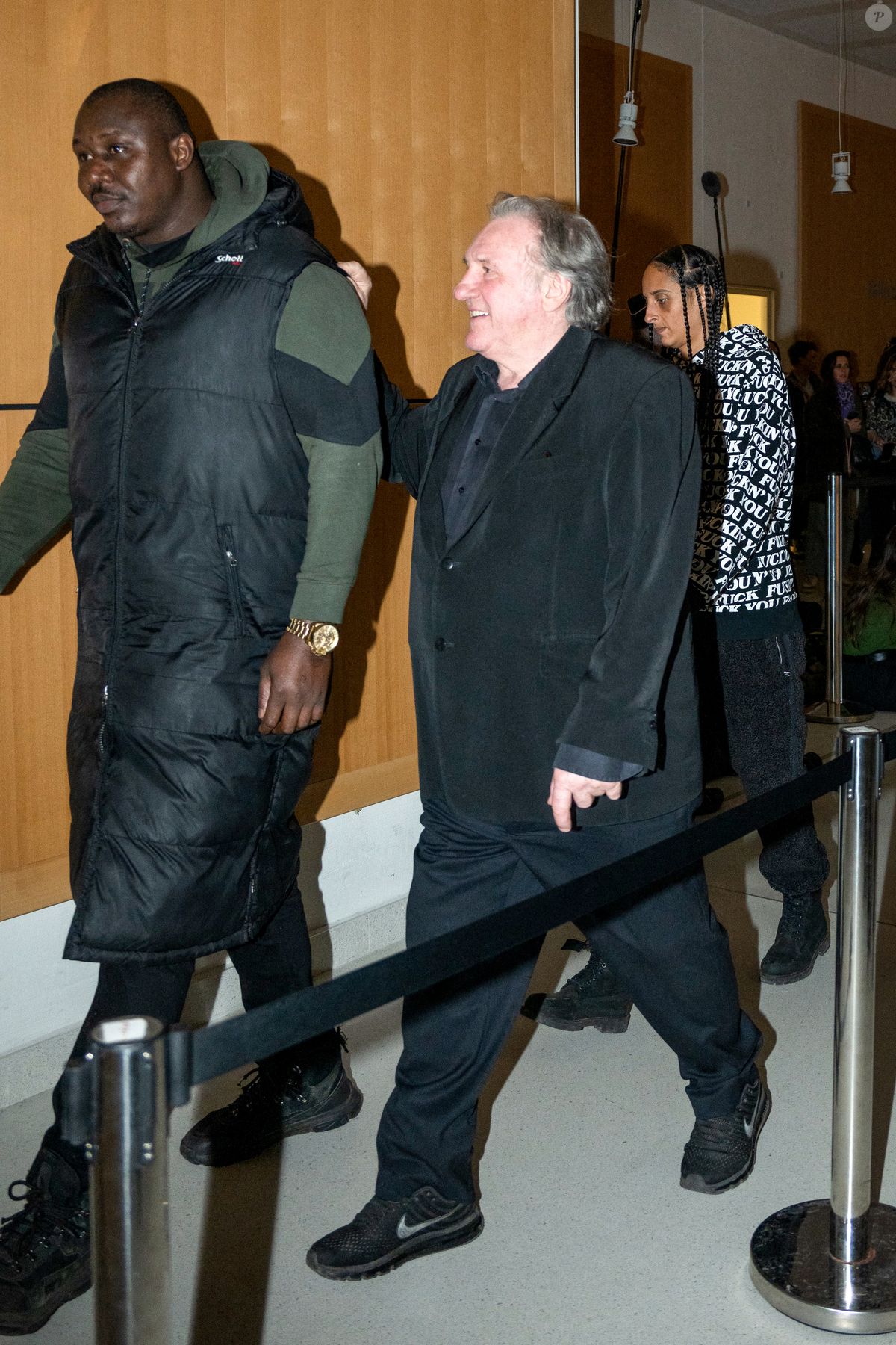 Photo : Gérard Depardieu, accompagné de sa fille Roxane, quitte son procès pour agressions ...