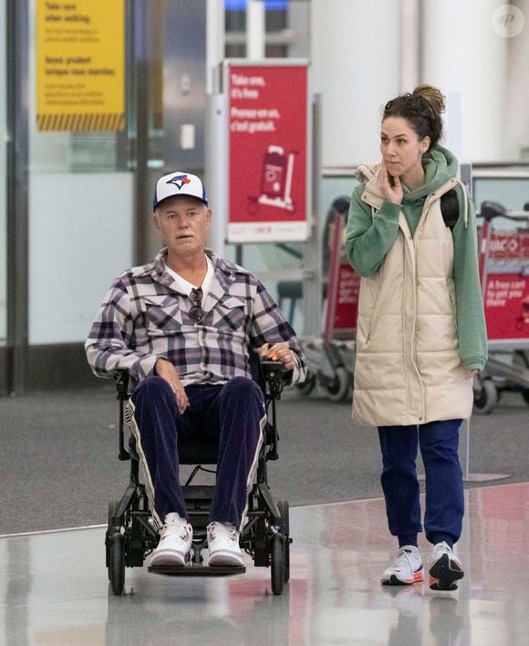 Photo : Eric Dane est aperçu en fauteuil roulant à la sortie de l ...