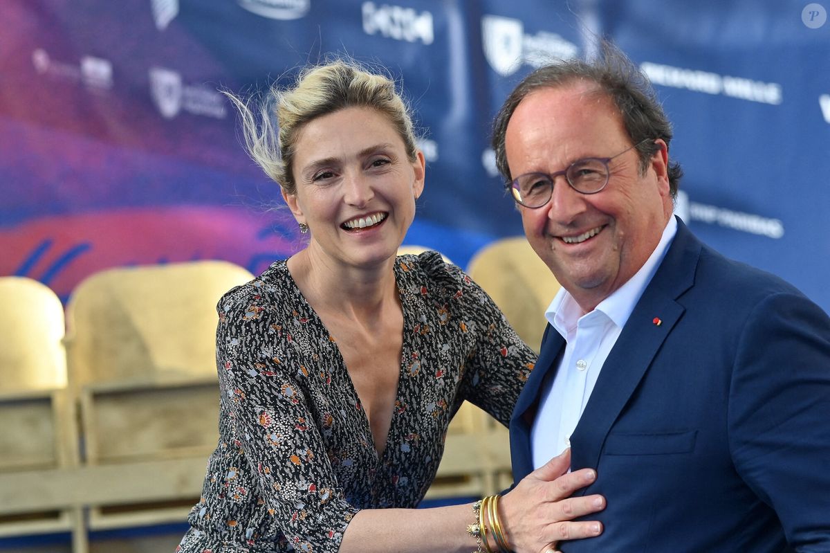 Photo : Julie Gayet et l'ancien président François Hollande assistent à ...