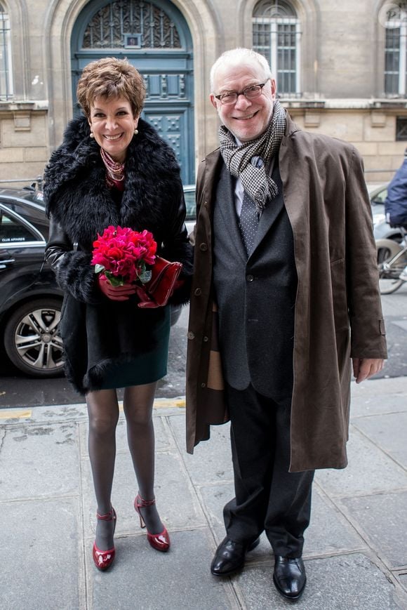 Photo : Exclusif - Catherine Laborde et Thomas Stern arrivent a la mairie - Catherine Laborde a ...