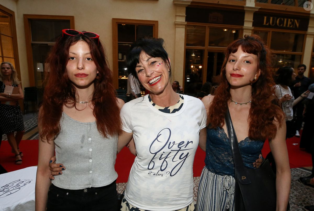 Photo : Exclusif - Lio entourée de ses filles jumelles Garance et Léa ...