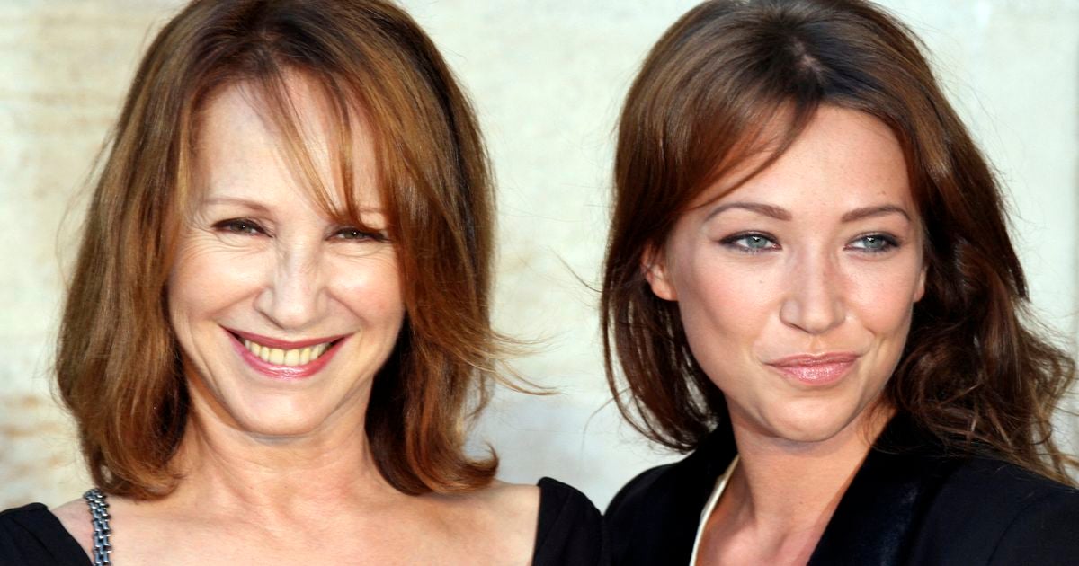 Près de deux mois après le départ de sa mère Nathalie Baye, Laura Smet ...