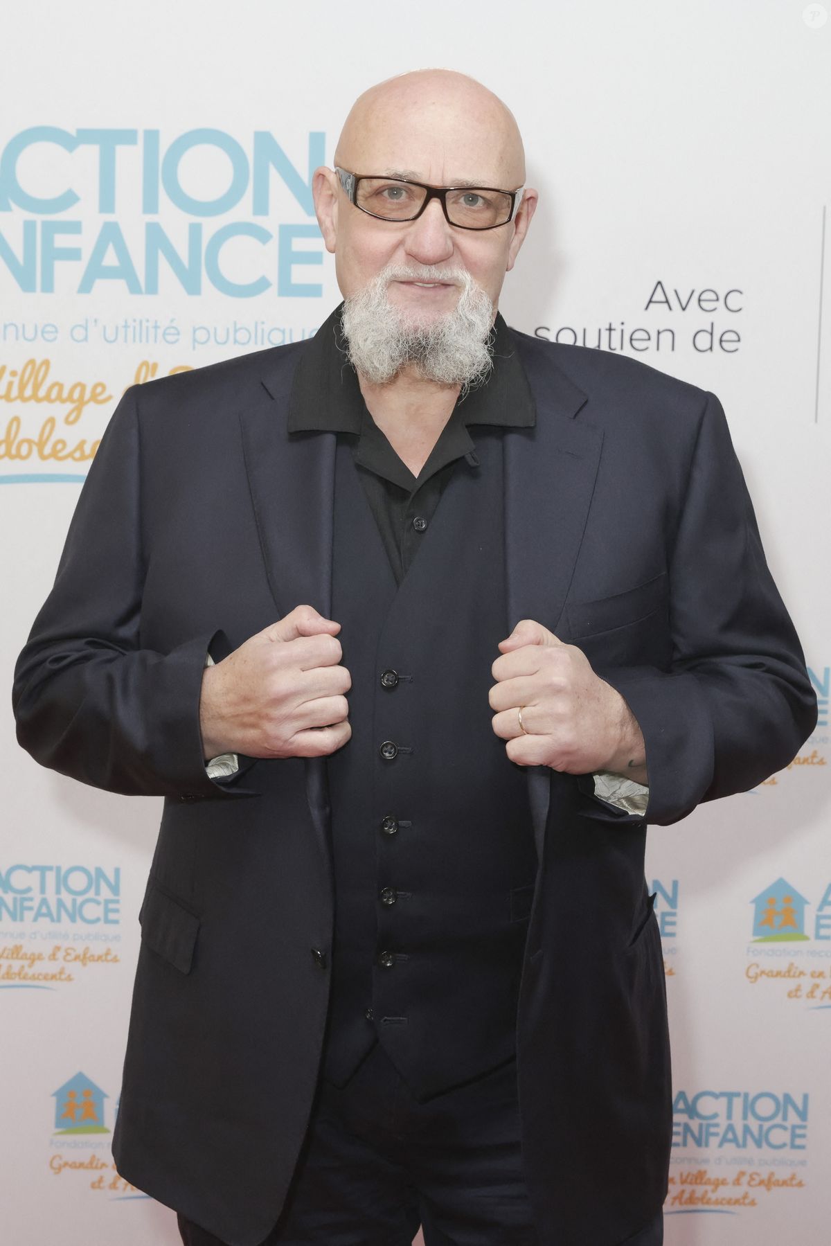Photo : Interprète des titres Comme un avion sans ailes, La ballade de Serge K, Le fauteuil en ...