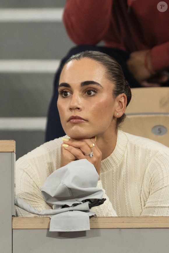 C'est un match ! Une célèbre chanteuse française se lâche avec un beau ...