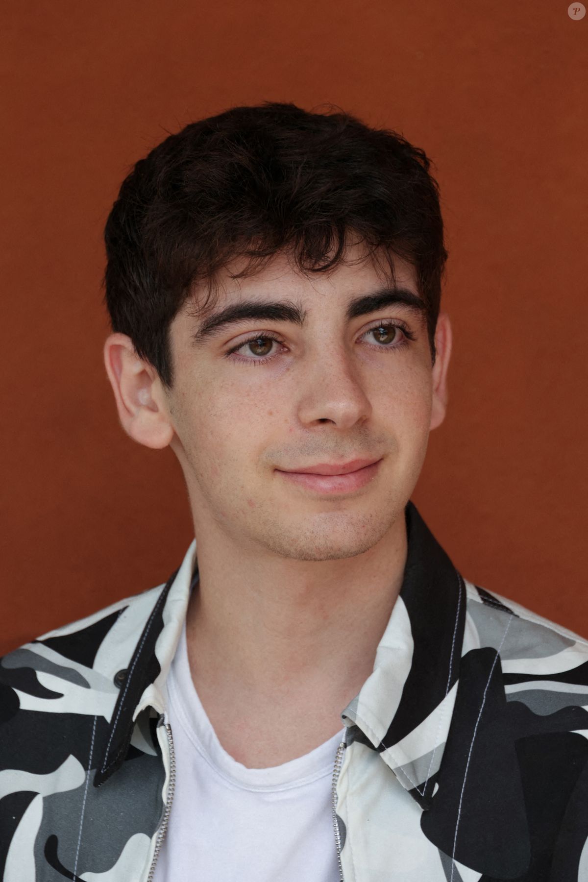 Photo : Leon Bruel en tribune lors des Internationaux de France 2025 à ...