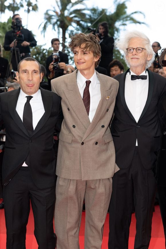 Cannes en famille, Julie Gayet rayonne avec son fils Ezéchiel, sosie de son père qui est loin d ...