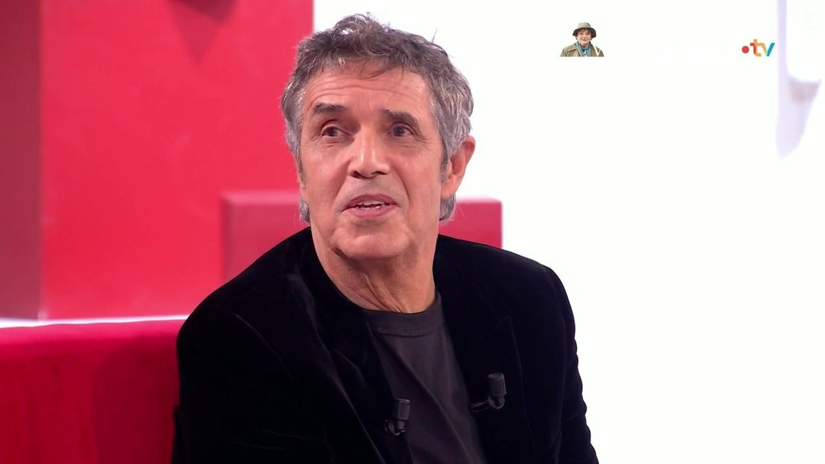 Vidéo : Julien Clerc sur le plateau de Vivement dimanche le 23 novembre ...