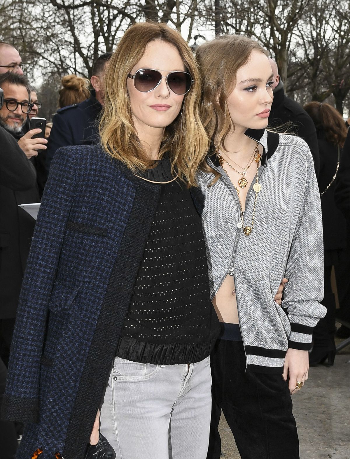 Photo : Vanessa Paradis et sa fille Lily-Rose Depp - Arrivées au défilé ...