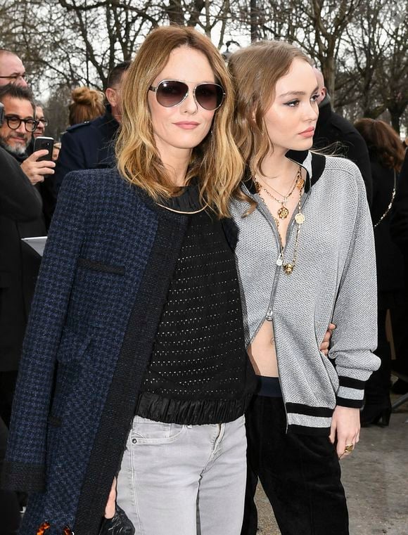 Photo : Vanessa Paradis et sa fille Lily-Rose Depp - Arrivées au défilé ...