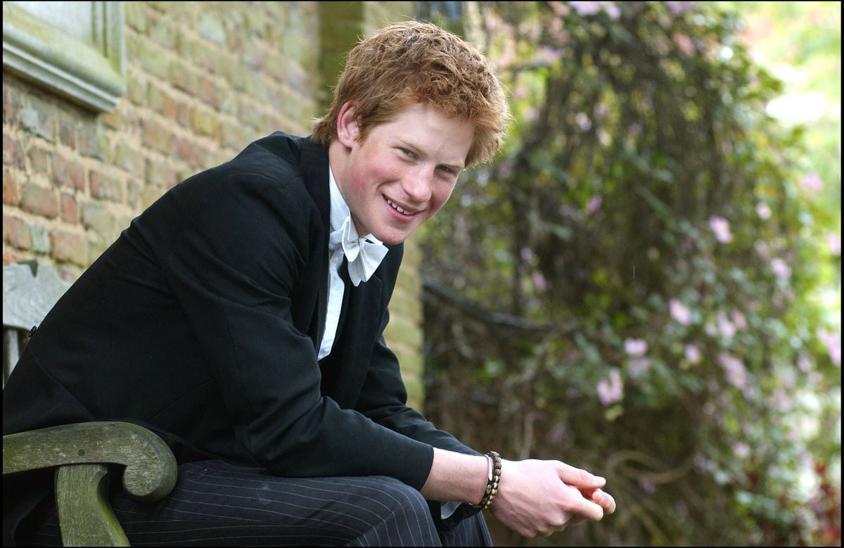 Photo : Archive du 15/10/2004 du prince Harry à Eton GOFF INF ...