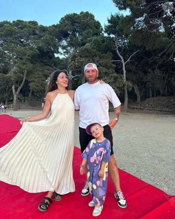 Louise Chabat séparée de Julien, le père de son fils : ce faux pas qu ...